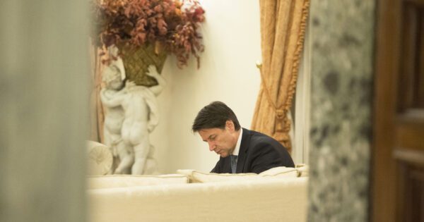 Lettera di Conte ai ministri: "Apriamo un Cantiere Taranto. Servono idee"