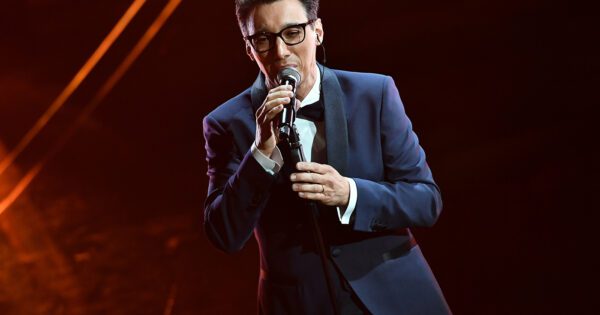 Paolo Iannacci "Voglio parlati adesso", testo e musica della canzone di ...