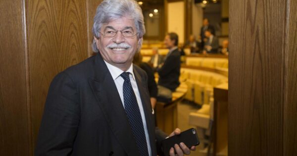 Razzi spera ancora in un posto alle europee: "Ho mezzo milione di ...