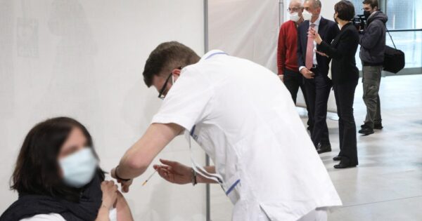 In Campania aziende pronte ad immunizzare, ma mancano i vaccini
