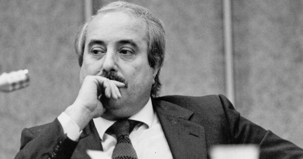Scrivere di mafia come faceva Falcone