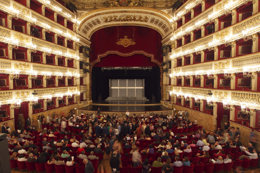 Valentina Nappi contro il Teatro San Carlo, accuse di sessismo: "Se sei ...