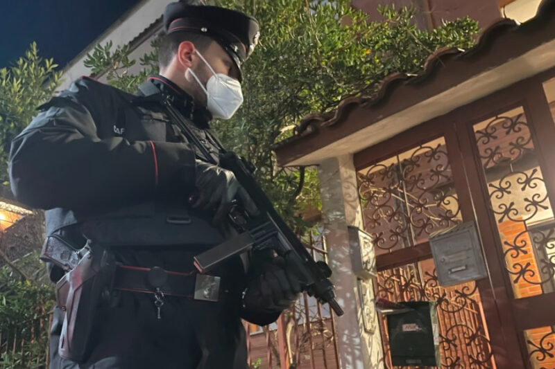 "Io sono Dio": chi è Elvis Demce, l'uomo di Diabolik che con una ...