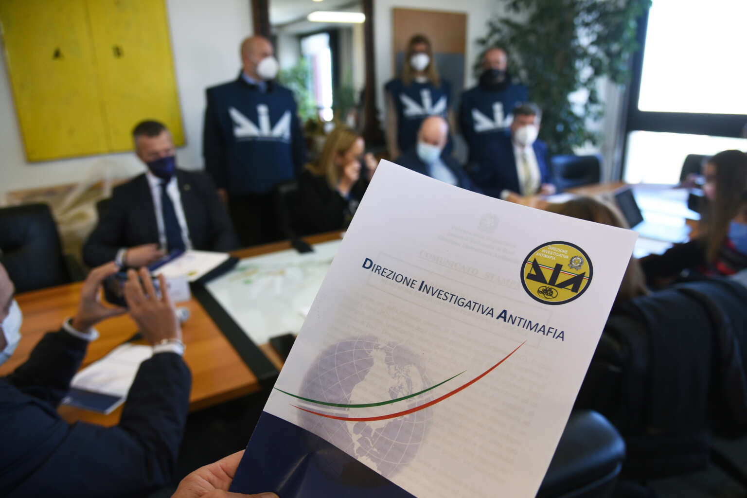 Relazione della Dia: la mafia non c'è più e l'antimafia indaga sugli ...