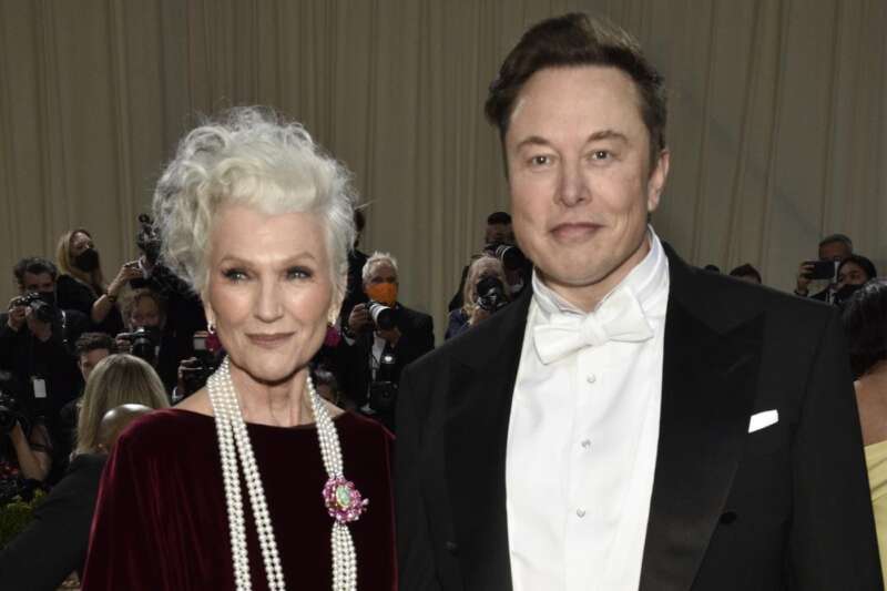 Chi è la madre di Elon Musk, la modella influencer Maye: “Mio figlio da ...