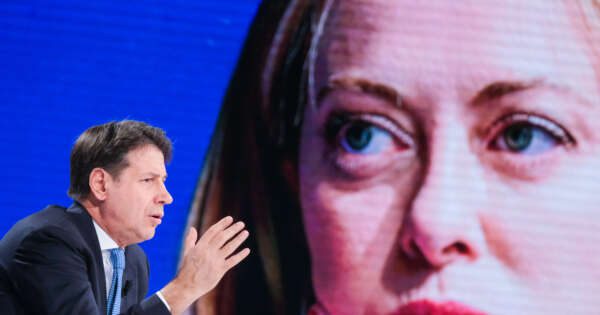La giravolta di Conte, i 5 Stelle votano con il governo Meloni l'aumento degli stipendi dei ...
