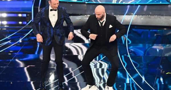 John Travolta, il balletto 'scandaloso' e il polverone sulle scarpe U ...