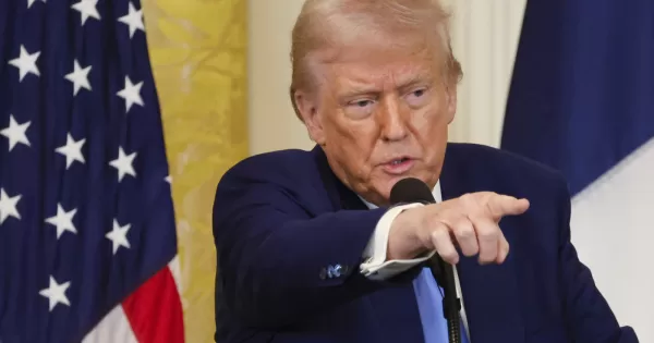 Trump, quel pupazzo Michelin col ciuffo arancione che ci ha rubato l ...